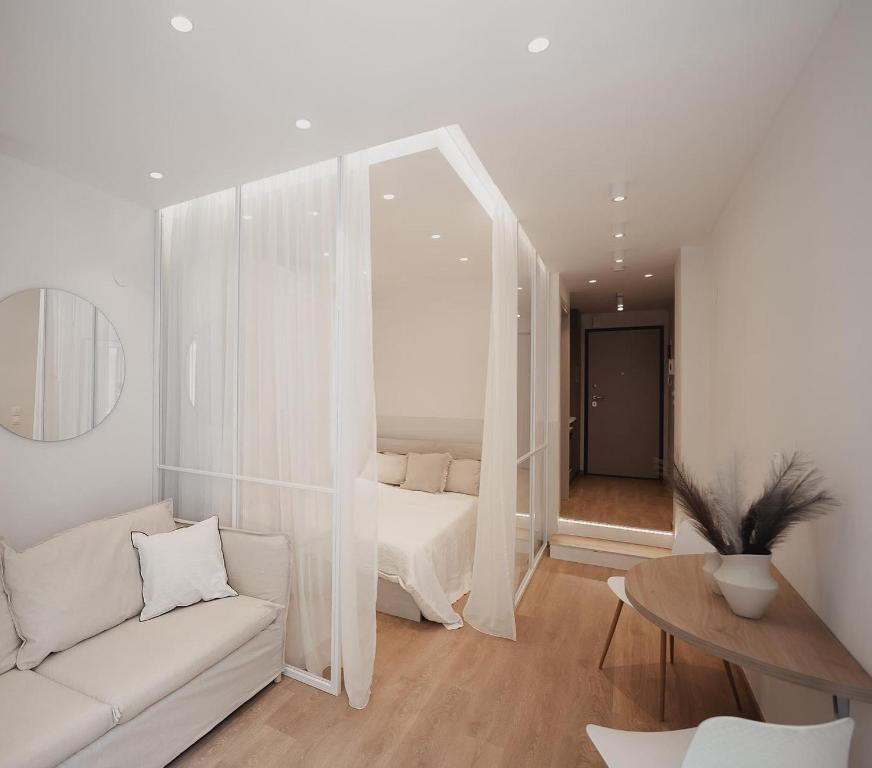 V1 Boutique Rooms 02 - Nilie Hospitality MGMT