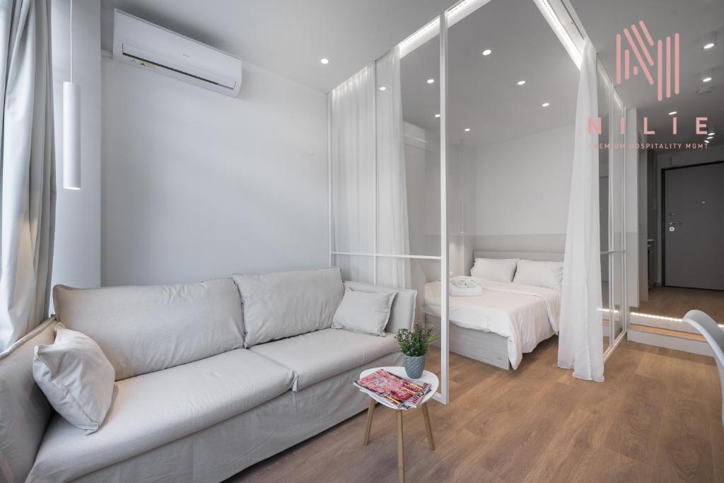 V1 Boutique Rooms 8 - Nilie Hospitality MGMT