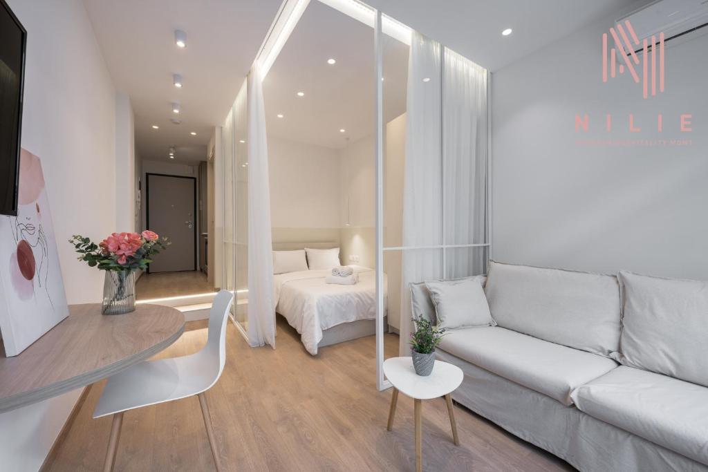 V1 Boutique Rooms 7 - Nilie Hospitality MGMT